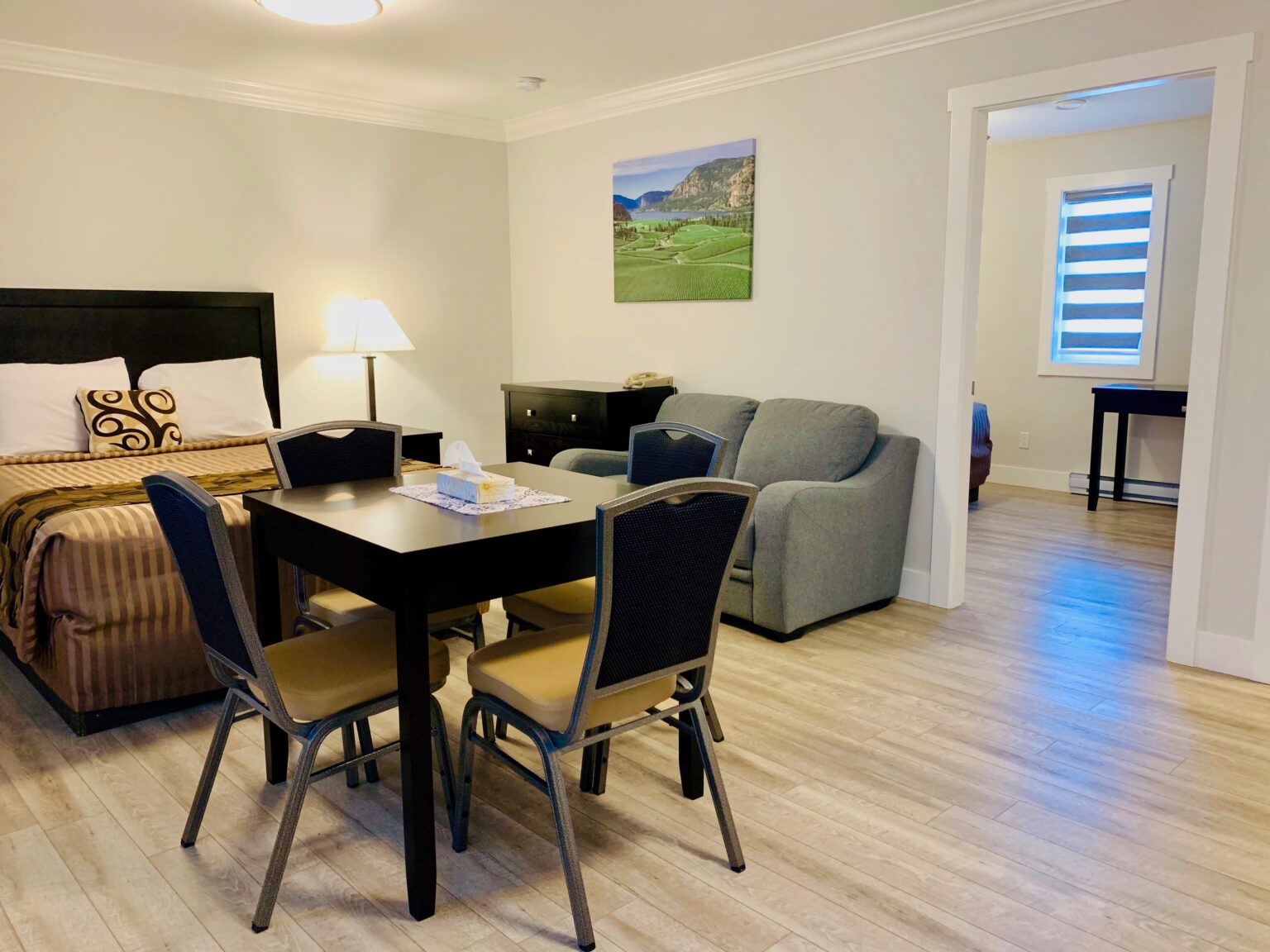Rooms & Amenities – The Traveler's Motel