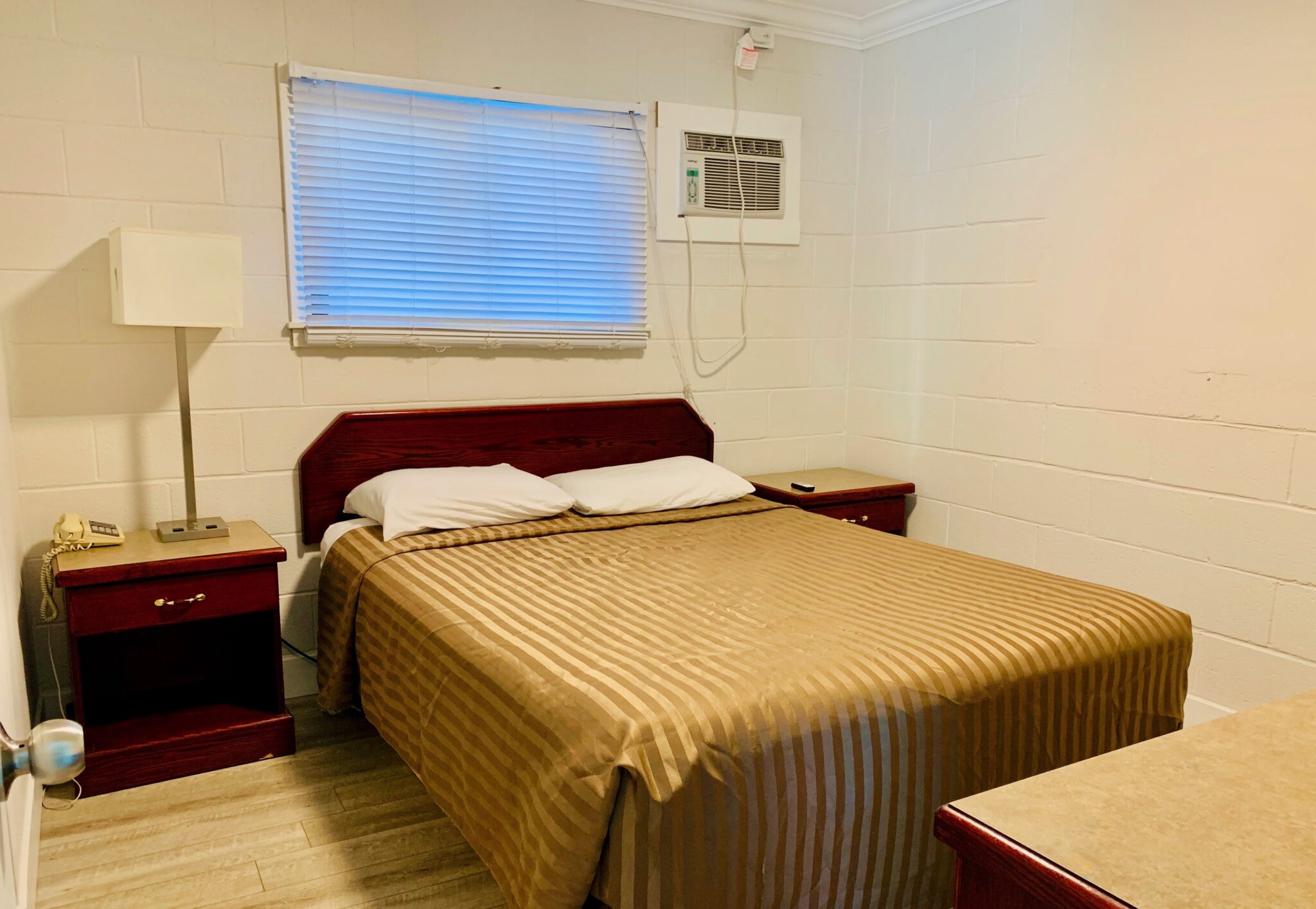 Rooms & Amenities – The Traveler's Motel