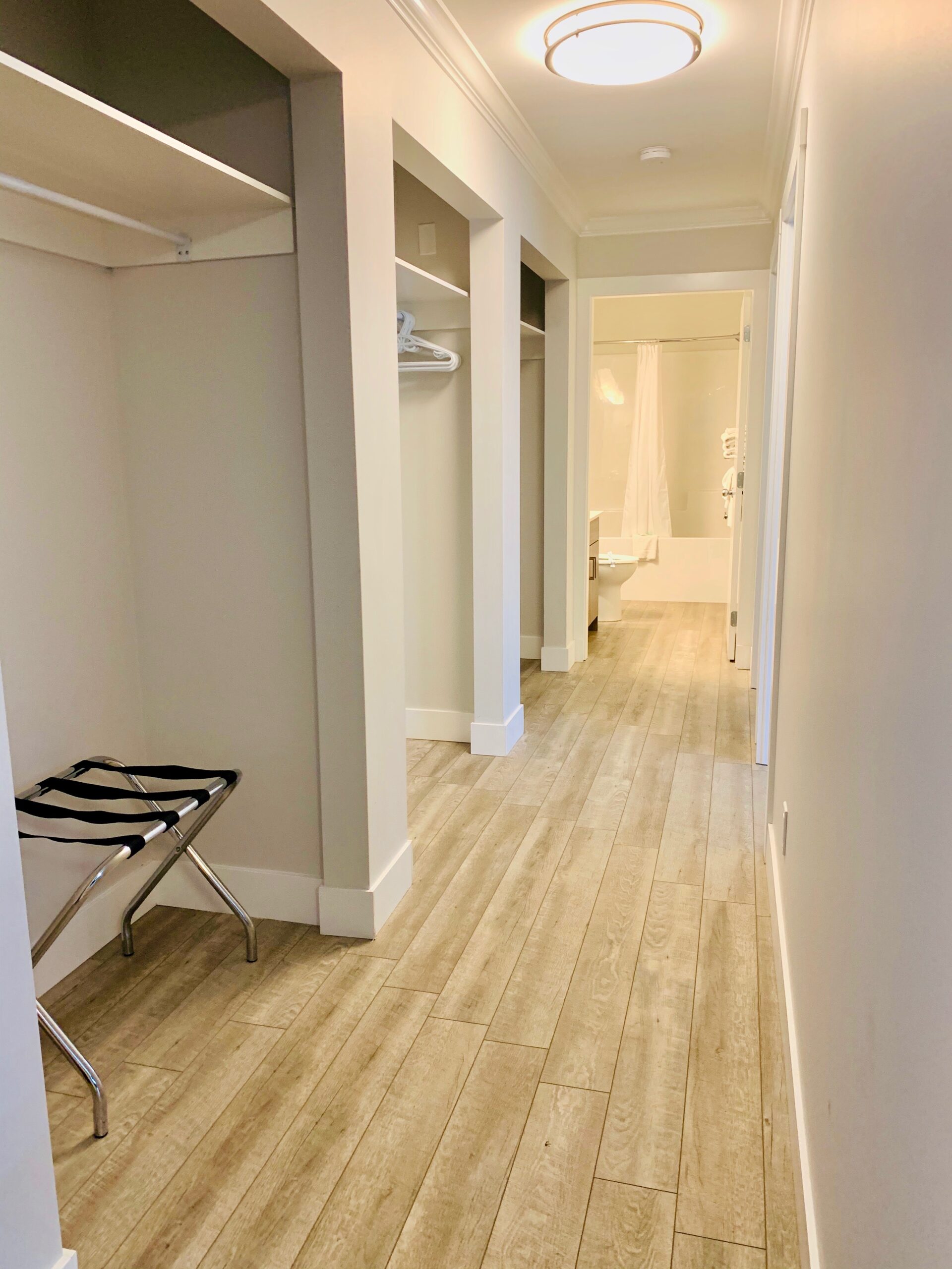 Rooms & Amenities – The Traveler's Motel